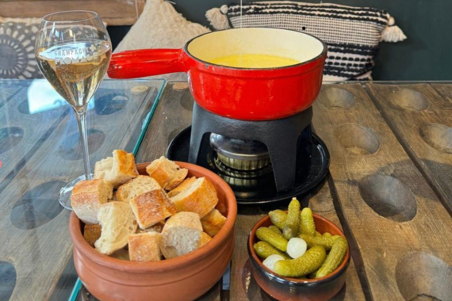 Champagne+Fromage Voucher Sales, London - VoucherCart - Fondue For Two ...
